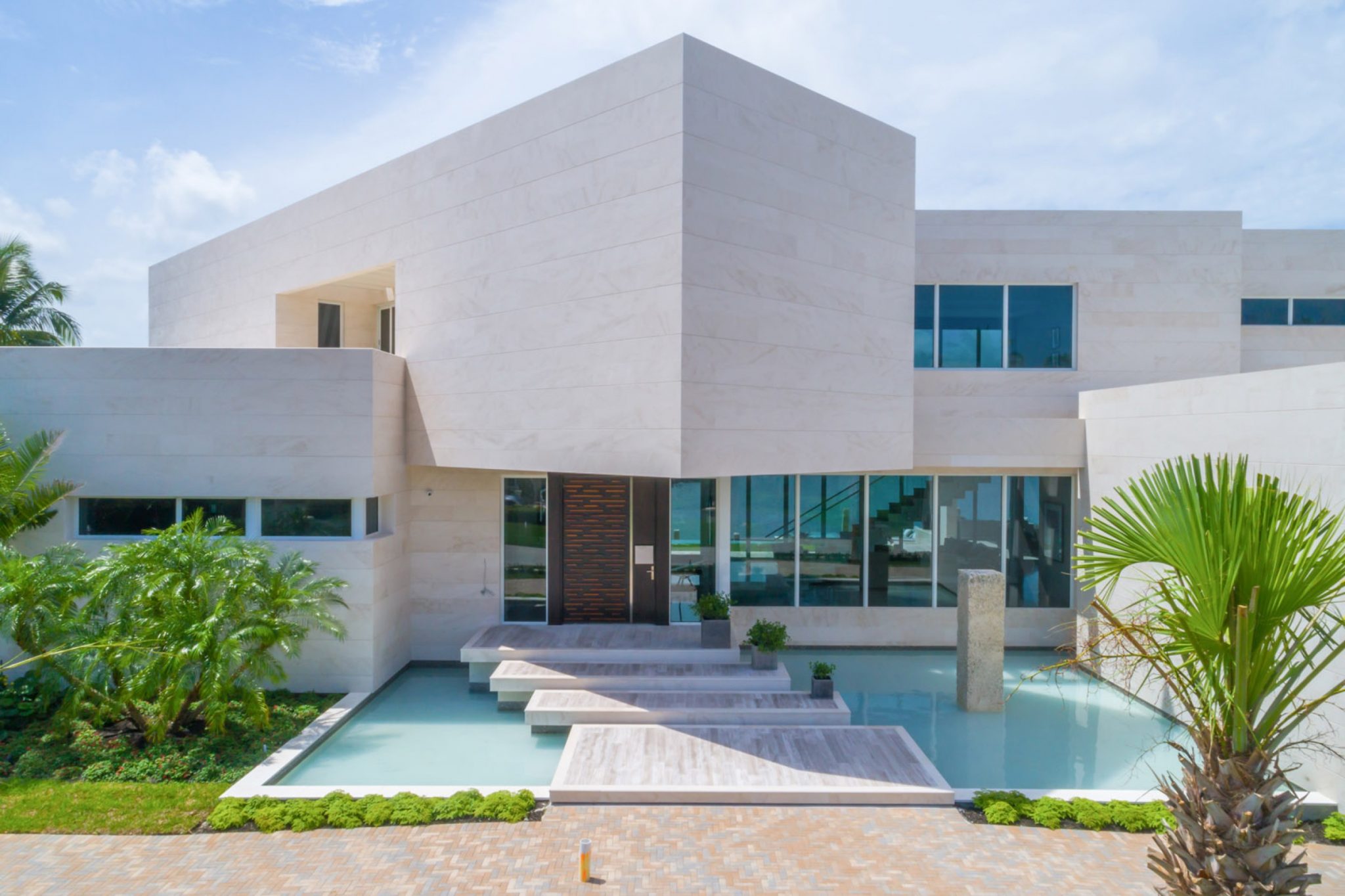 Tropical Modern Architecture | The Ultimate Curb Appeal